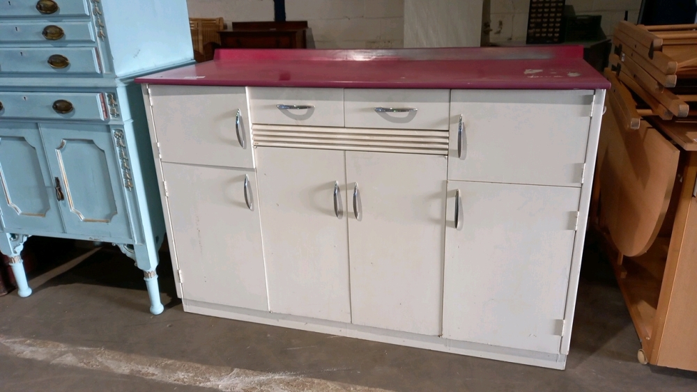 Retro kitchen unit | March timed online auction - Household and ...