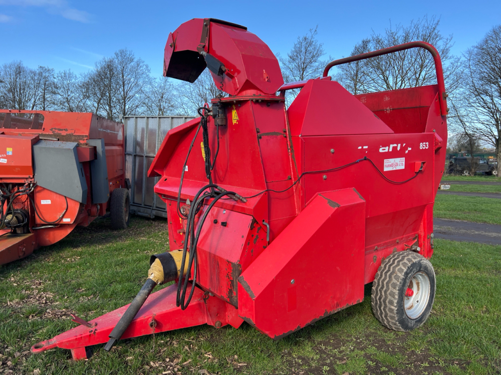 Kverneland Taarup 853 trailed straw / silage spreader, full working ...