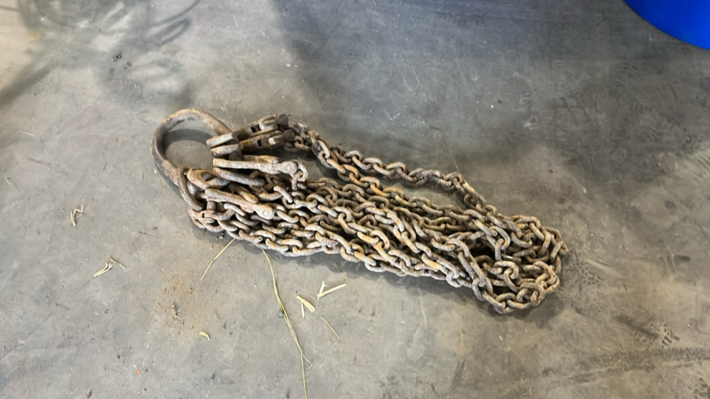 Heavy duty 4 leg lifting chains with self closing hooks | York ...