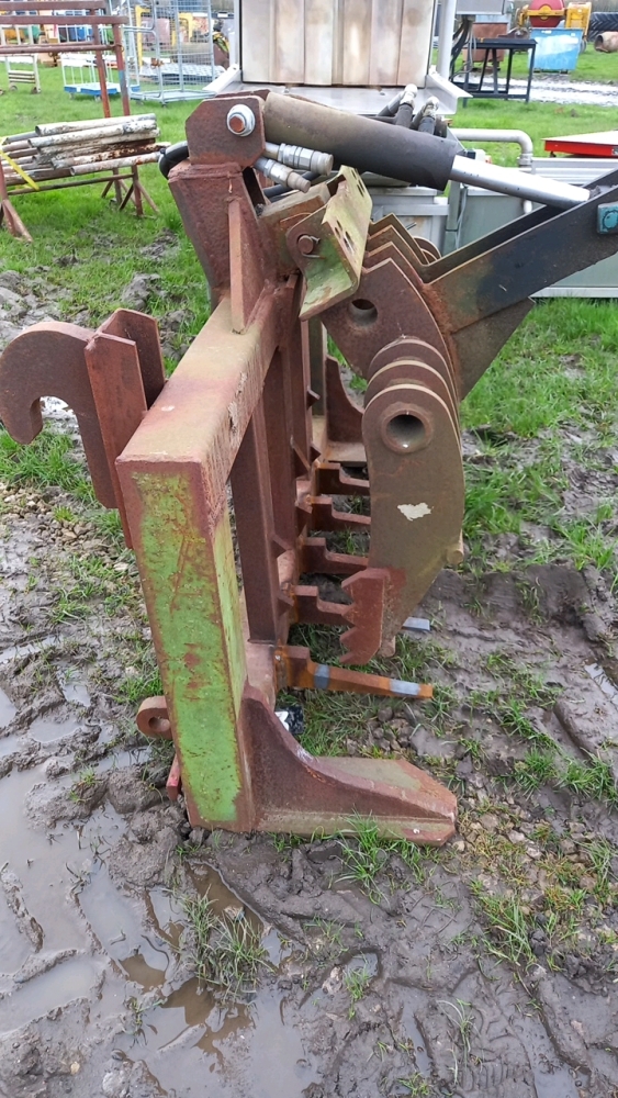 Log grab on JCB brackets | York Machinery Sale (Building materials ...