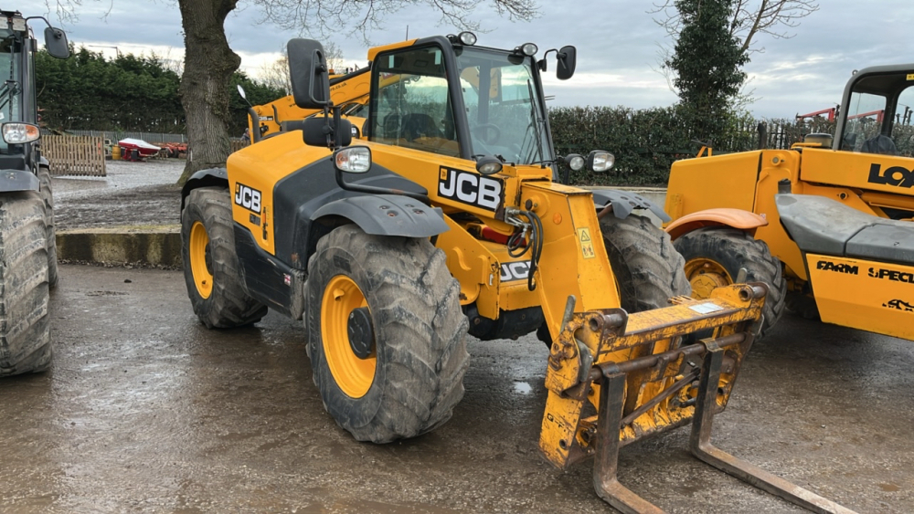 JCB 526-56 telehandler, 8232 hours, Q-Fit headstock | York Machinery ...