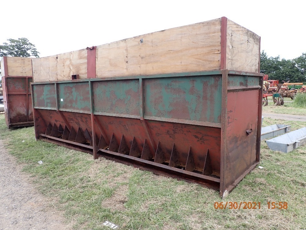Medium bulk pig feed hopper, 8T | York Machinery Sale (Tractors ...
