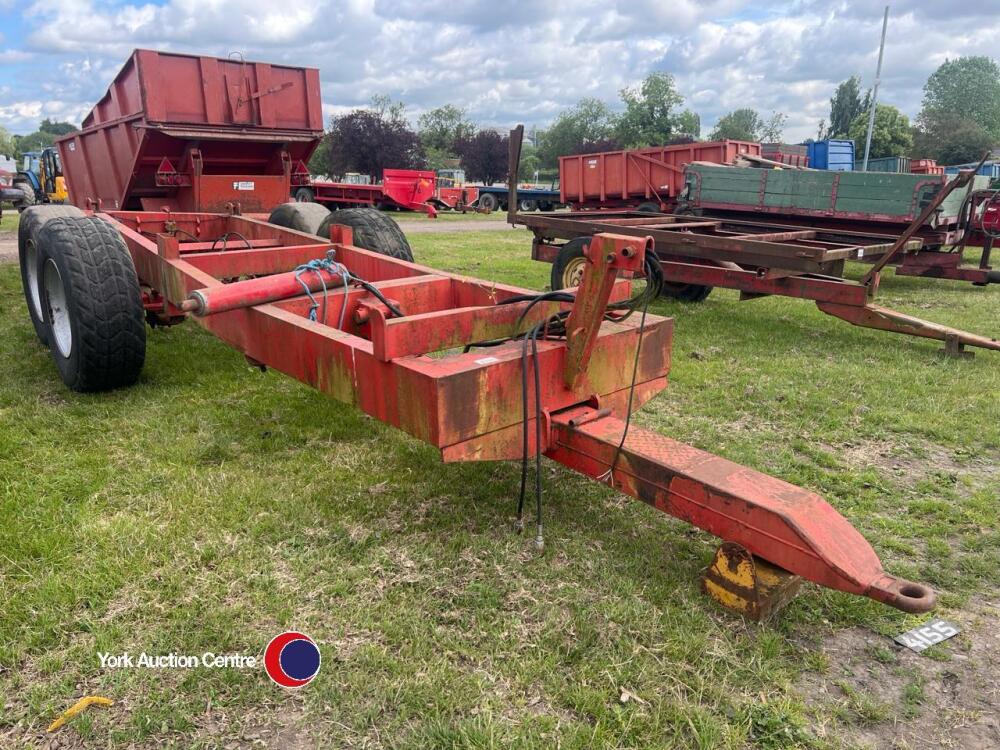 Easterby 12T trailer chassis, accident damaged with sprung drawbar and ...