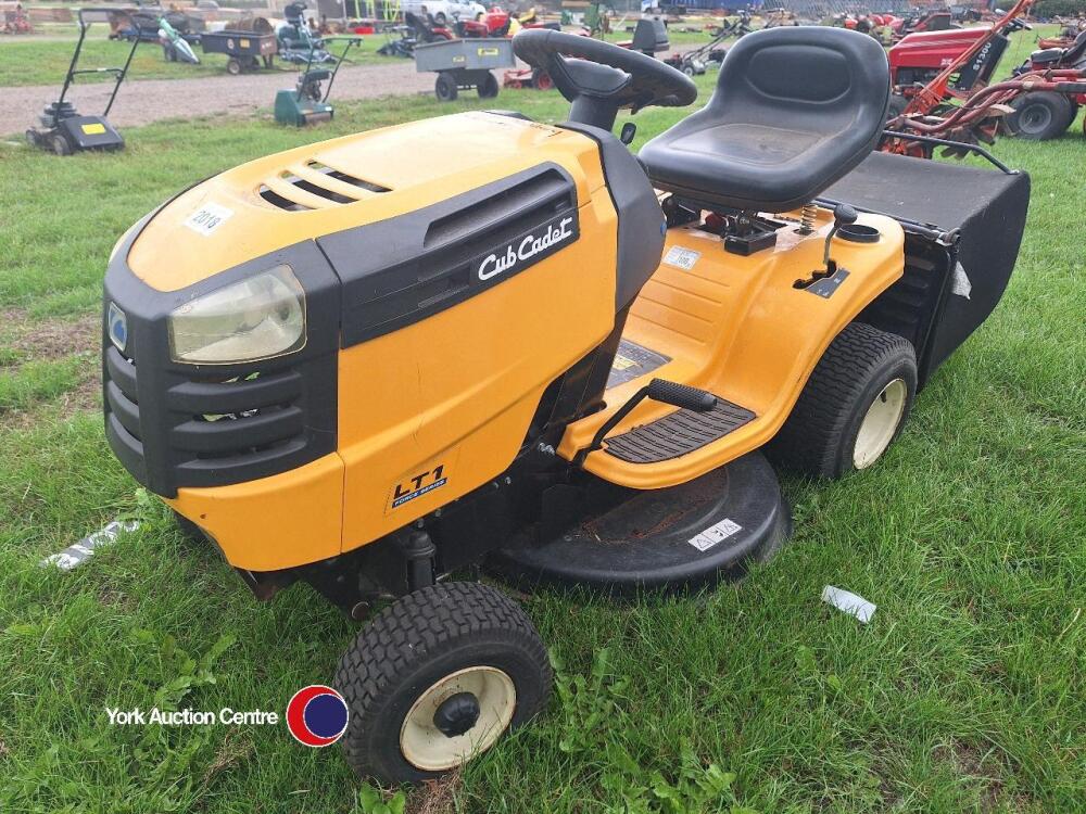 Cub cadet LT1 horse series ride on mower, needs battery - Key in office ...